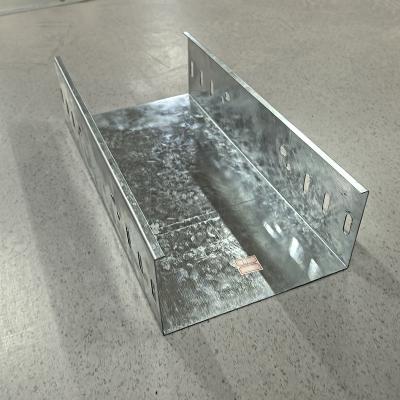 Cina Forte vassoio di cavi in acciaio galvanizzato per 30 mm-500 mm di altezza laterale resistente e facile da installare in vendita
