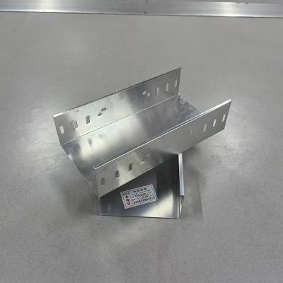 Cina Tavolo montato a parete Tavolo di supporto per cavi in acciaio galvanizzato da 3 m di lunghezza in vendita