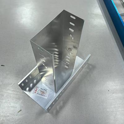 Cina 1.0mm-3.0mm Spessore Tavolo per cavi in alluminio conduttivo Da esterno Tavolo per cavi a fondo solido da interno in vendita