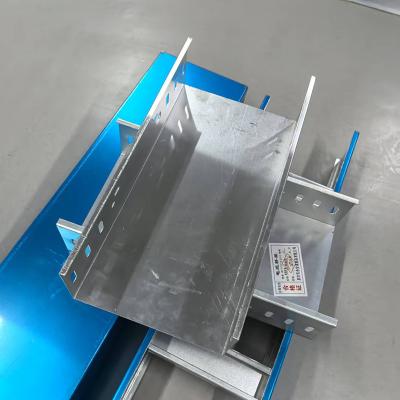Cina 1.0mm-3.0mm Spessore Tavolo per cavi in alluminio conduttivo Da esterno Tavolo per cavi a fondo solido da interno in vendita