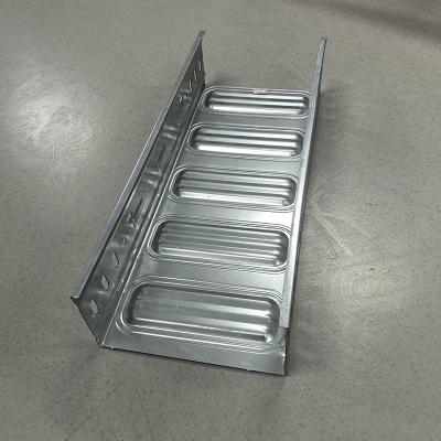 Cina Cable Tray per il montaggio a parete o per la sospensione Cable Tray per il cavo metallico industriale 100 mm - 1000 mm in vendita