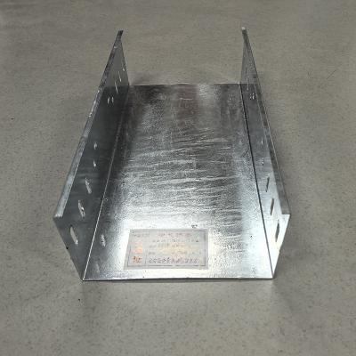 Cina Galvanizzato a caldo 150 mm - 25 mm Cable Tray Altezza Materiale in acciaio 1,0 mm - 2,5 mm Spessore in vendita