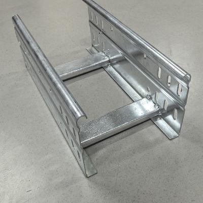 Cina Cable tray in acciaio galvanizzato in argento 50 mm-1000 mm per interni ed esterni in vendita