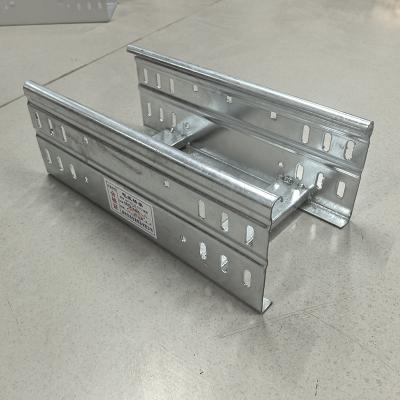 Cina Cable tray in acciaio galvanizzato in argento 50 mm-1000 mm per interni ed esterni in vendita