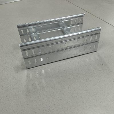 Cina Cable tray in acciaio galvanizzato in argento 50 mm-1000 mm per interni ed esterni in vendita