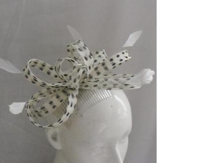 China Beautiful White Carnival Ladies Fascinator Hats , Printed Sinamay Stripes Loops for sale