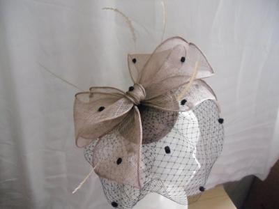 China Beige Sinamay Bow Ladies Fascinator Hats Veiling Trim For Wedding for sale