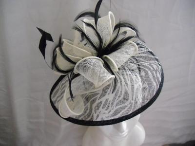 China Printed Sinamay Ladies Fascinator Hats Feathers Trim White / Black For Church for sale
