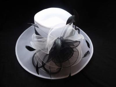 Cina Cappelli alla moda su ordinazione 100% dell'organza per le donne, cappello della chiesa delle signore con la disposizione di auto dell'organza in vendita