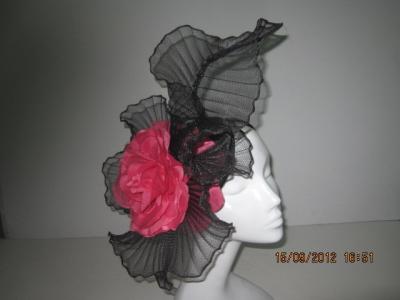 China Pleated Crin Black Red Ladies Fascinator Hats With Silk Flower , Round Sinamay Base for sale