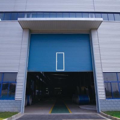 Cina il magazzino sezionale del magazzino industriale della schiuma di poliuretano di 40mm rotola sulle porte in vendita