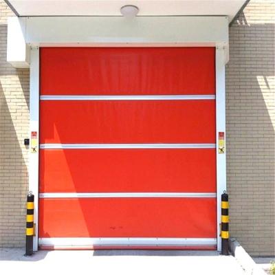 Cina porta sopraelevata sezionale industriale della tenda del PVC di 2m/S 1.5KW per il magazzino in vendita
