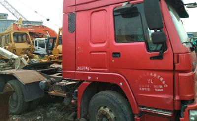 Cina Lavori di costruzione pesante del camion del trattore di Howo 6x4 di colore rosso 6840x2496x3850mm in vendita