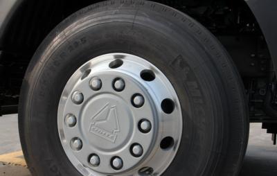Cina Il trattore utilizzato colore nero trasporta il trattore su autocarro del camion di HOWO 6 x 4 una trasmissione manuale da 420 cavalli vapore in vendita