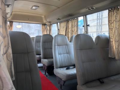 Cina 24 - 30 il motore dei sedili 1HZ ha utilizzato bus dorato di funzione dello scuolabus diesel del bus LHD del sottobicchiere di Toyota l'alto in vendita