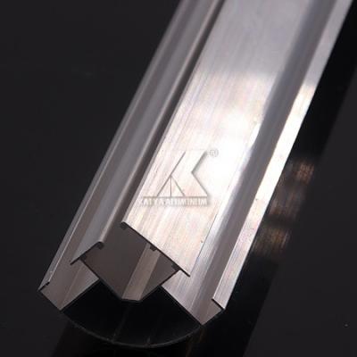 Cina Profilo di alluminio della struttura su misura OEM del mercato di Combodia per Windows in vendita