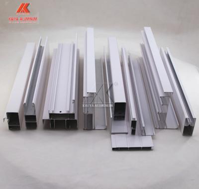 China Revestimento T5 do pó de metal dos perfis da extrusão da janela de alumínio de portas deslizantes à venda
