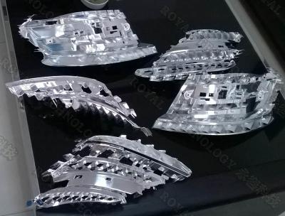 Cina L'evaporazione termica di alluminio verticale che ricoprono Uni, la t di capacità elevata e la produttività Vacuum Metallizer in vendita