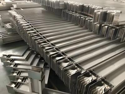 China Customized 3150A Insulated Electrical Busduct Dense Enclosed Plug In Busbar Trunking for sale