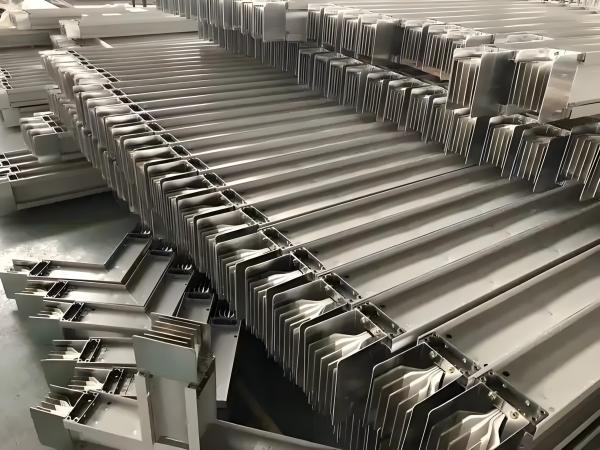 Quality Customized 3150A Insulated Electrical Busduct Dense Enclosed Plug In Busbar for sale