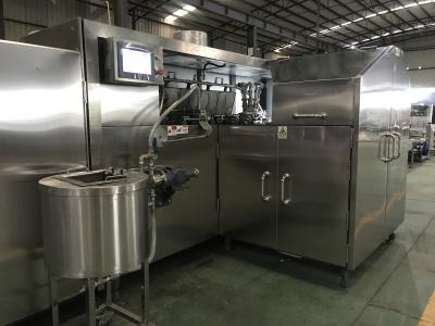 Cina Cono gelato 10kg/H che fa la macchina completamente automatica multifunzionale in vendita