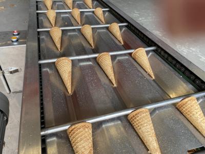 Cina Efficiente macchina da forno per cono gelato Materiale in acciaio inossidabile durevole in vendita