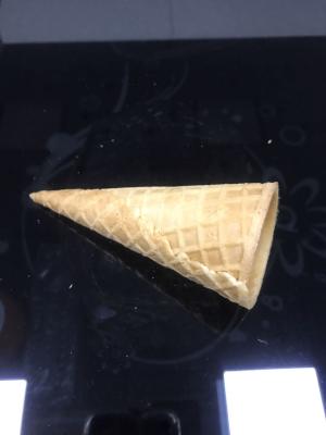 中国 シュナイダーPLCのコントローラーが付いている機械を作っている精密アイスクリーム・コーン 販売のため