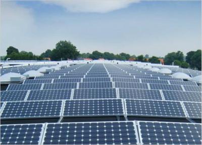 Cina il ferro basso di 3.2mm ha temperato la curva di vetro solare/pianamente la forma per il pannello modellato di PV di struttura in vendita