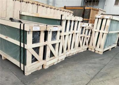 China Duidelijk Super Wit Laag Ijzerglas voor Bouw en Gebouwen Te koop