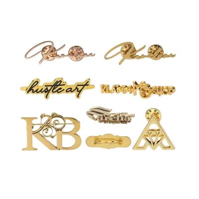 China Custom Embossed 3D Gold Letter Popular Decorative Logo Suit Badge Metal Hollow Women Men Brooch Lapel Pin For Clothes for sale