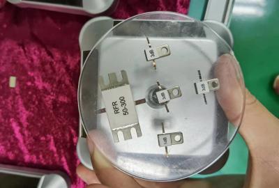 Cina resistenze del supporto della flangia di 50ohm 250w 10*10mm 12.7*10mm in vendita