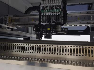 Cina Una scelta di 40000 CPH e macchina automatiche del posto per la LAMPADINA della base operazionale di dispersione del bordo del PWB di SMD in vendita