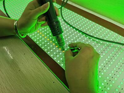 Cina 50W CPH LED che fa la linea di produzione di SMT della macchina scelta e la macchina del posto in vendita