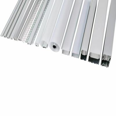 Cina Silver Anodized Surface Mounted LED Profile PC Diffuser For Kitchen Lighting in vendita