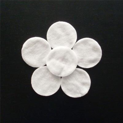 Cina Macchina di produzione di cuscinetti di cotone cosmetici rotondo 380V 50HZ 390kg Peso in vendita