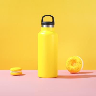 Cina La bocca standard mette in mostra le bottiglie di acqua di acciaio inossidabile con i coperchi colanti della prova in vendita