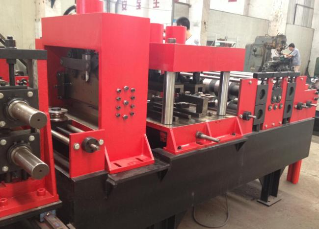 Rotolo automatico del Purlin di C U che forma macchina con la servo alimentazione e perforazione