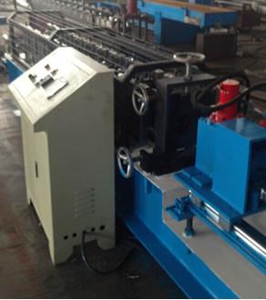 China High Main Motor Power 7.5 KW  Fence Post Roll Forming Machine With Chain Drive for sale