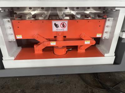 Cina Rotolo del pavimento della piattaforma di doppio strato che forma il comando a catena della macchina 2 pollici 3 pollici di Compsite in vendita