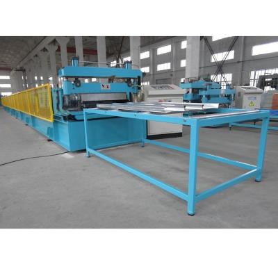 Cina rotolo della piattaforma del tetto di 600mm che forma il collarino chiuso Versa Dek Dovetail di larghezza della macchina in vendita