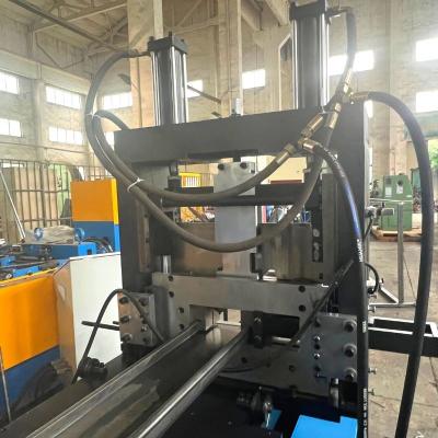 中国 機械ライト級選手の高力亜鉛によって塗られる鋼鉄2.0mmを形作るカスタマイズされたCの母屋ロール 販売のため