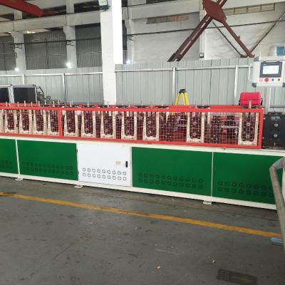 China Material de construcción Estructura de acero 150 mm 100 mm C U máquina de formación de rodillos de pista 12m / min en venta