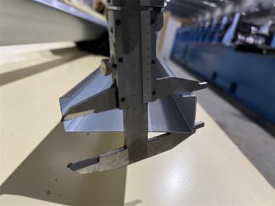 中国 7.5kw 電流を通された鋼鉄 13 ローラー 380V のための機械を形作るスタッドおよびトラック ロール 販売のため