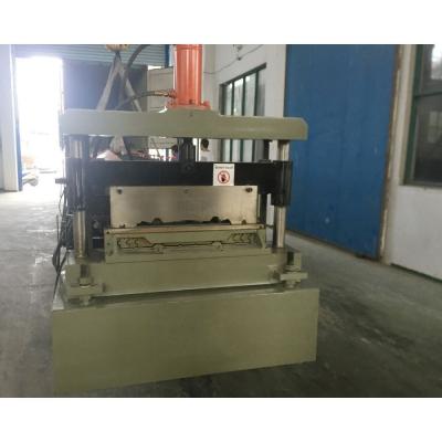 China Ancho ajustable de acero galvanizado puerta de garaje máquina de moldeado de rodillos de puerta panel de fabricación de la máquina 0,5-1,0 mm de espesor en venta