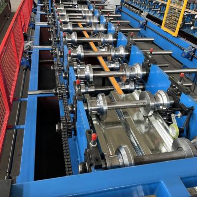 Cina 0.4-0.55mm Spessore alluminio colore acciaio senza bullone Clip Lock Standing Seam Roof Roll Forming Machine in vendita