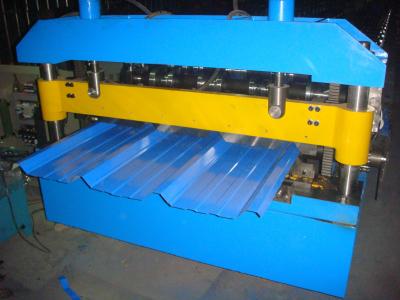 China Durable Roof Panel Roll Forming Machine With Mitsubishi / Siemens Control System for sale