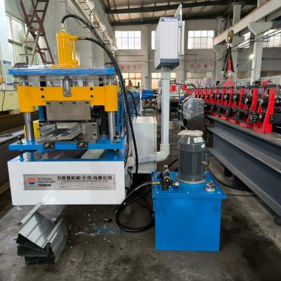 China Gl Aluminum 0.7-1.2mm Thickness Metal Patio Cover Roof Flat Pan Roll Forming Machine for sale