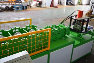 中国 5.5 KWの主要なモーター オメガのスタッドおよび13の場所が付いている機械を形作るトラック ロール 販売のため