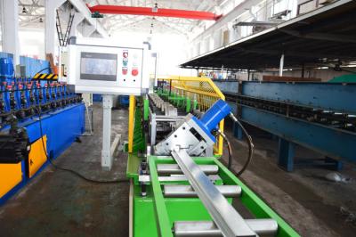 中国 5.5 KWの主要なモーター オメガのスタッドおよび13の場所が付いている機械を形作るトラック ロール 販売のため