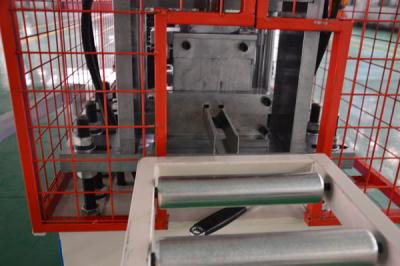 中国 380V 60HZは3段階スタッドおよびトラック転がりま13の場所が付いている機械を形作ります 販売のため